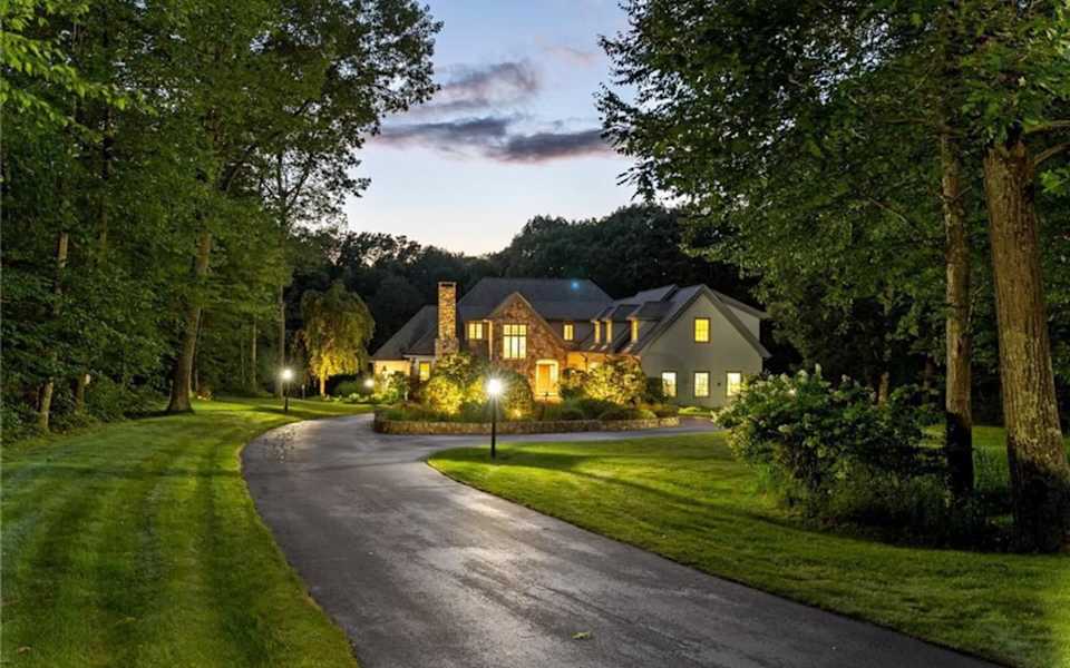7 Best Neighborhoods to Live in Newtown, CT | Blog | Connie Widmann Team