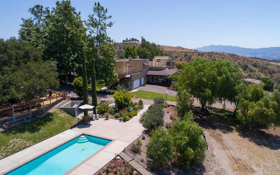 1833 Cougar Ridge Rd