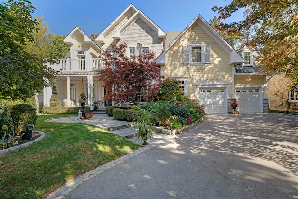 49 Ben Machree Drive | Mississauga, ON | 4 Beds, 4 Baths