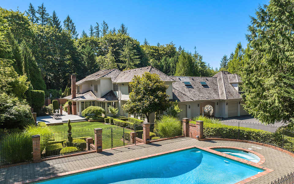 Impressive Buchan Estate on Nearly Five Idyllic Acres | Team Foster