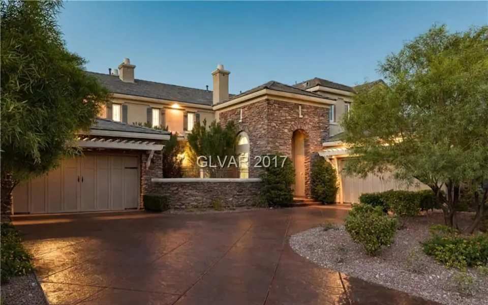 10 Must-See Features at 11522 Morning Grove Drive in Las Vegas | Blog