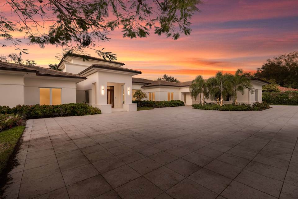 Pinecrest | Neighborhood Guide