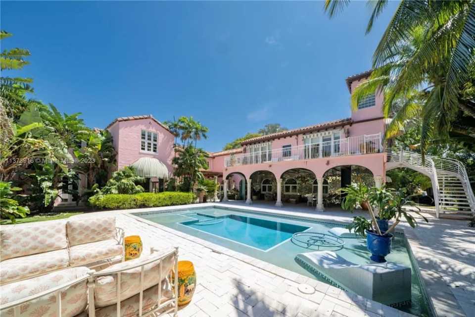 A Pink Pad Up for Grabs In Miami Beach Where Barbie Would Feel Right at ...