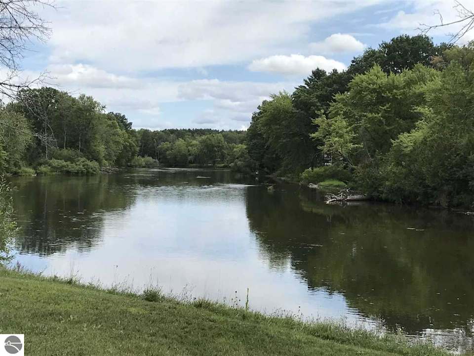 Lake | Neighborhood Guide