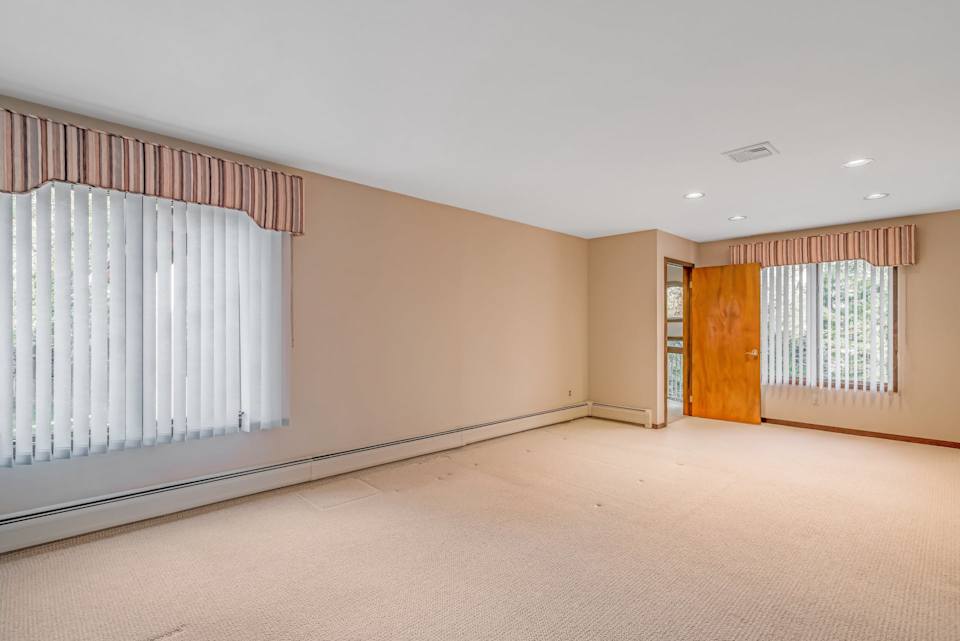 Wyckoff Homes | 88 Van Blarcom Ln, Wyckoff | Christina Gibbons Group