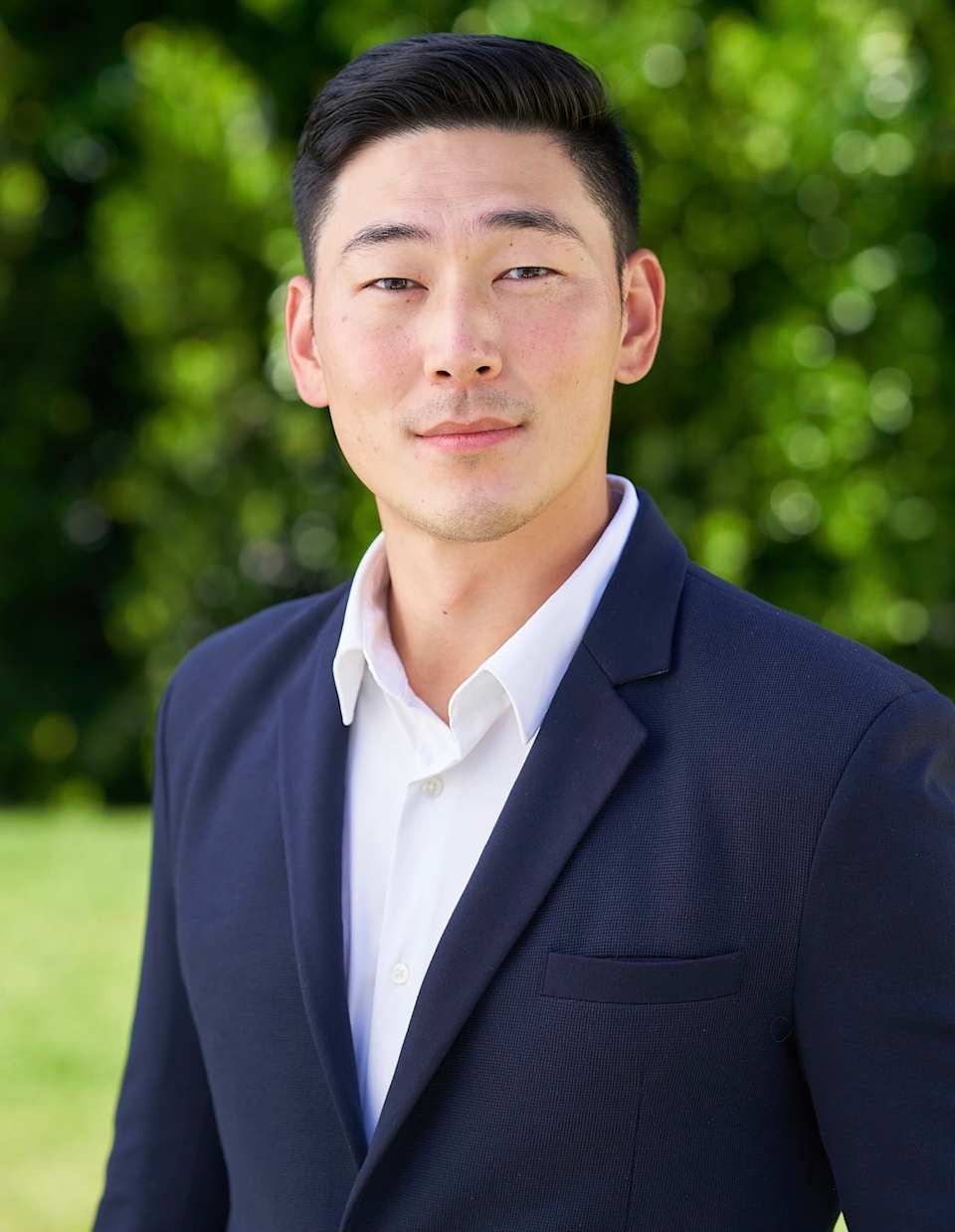 Dustin Lee | Luxury Estates Agent with Don Heller Group