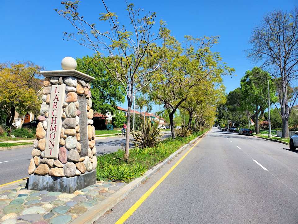 Larchmont Village | Neighborhood Guide