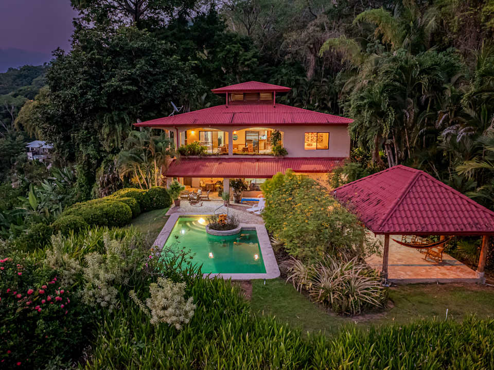 Private Family Estate with Stunning Sunsets and Pacific Ocean Views for ...