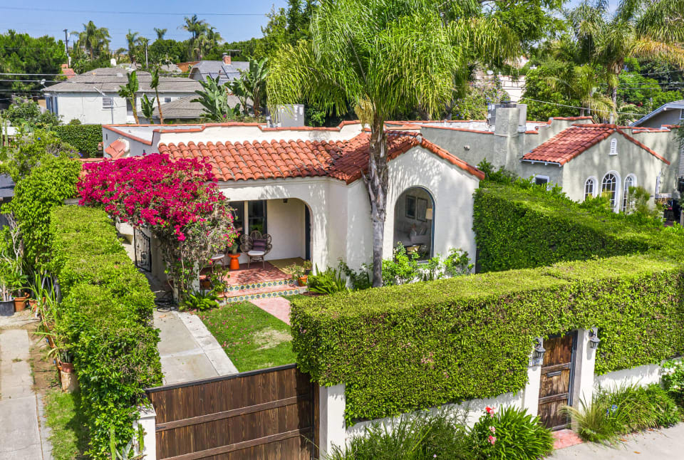Lush Private Spanish Hideaway in Picfair Village