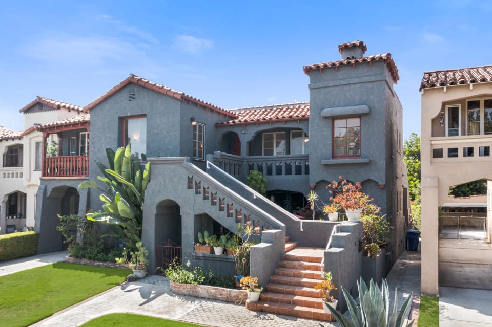 Beautiful Spanish Trophy Duplex in Wilshire Vista