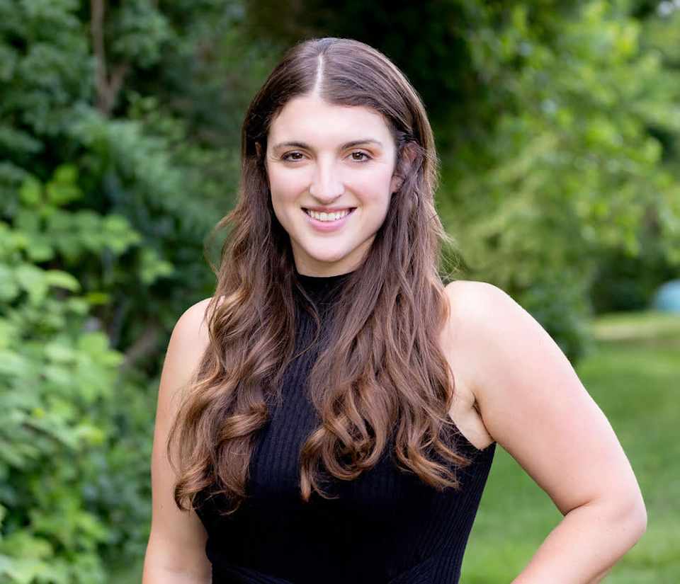 About Alie Broom | Key Team | Compass