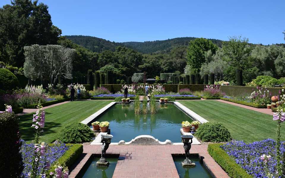 Woodside | Neighborhood Guide