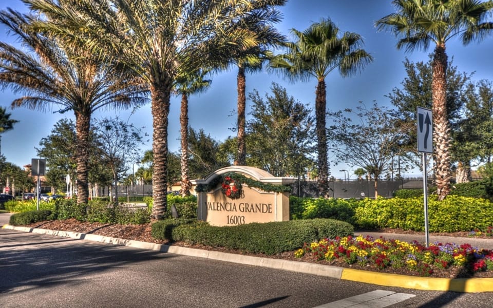 Valencia Lakes | Neighborhood Guide | Brenda Wade