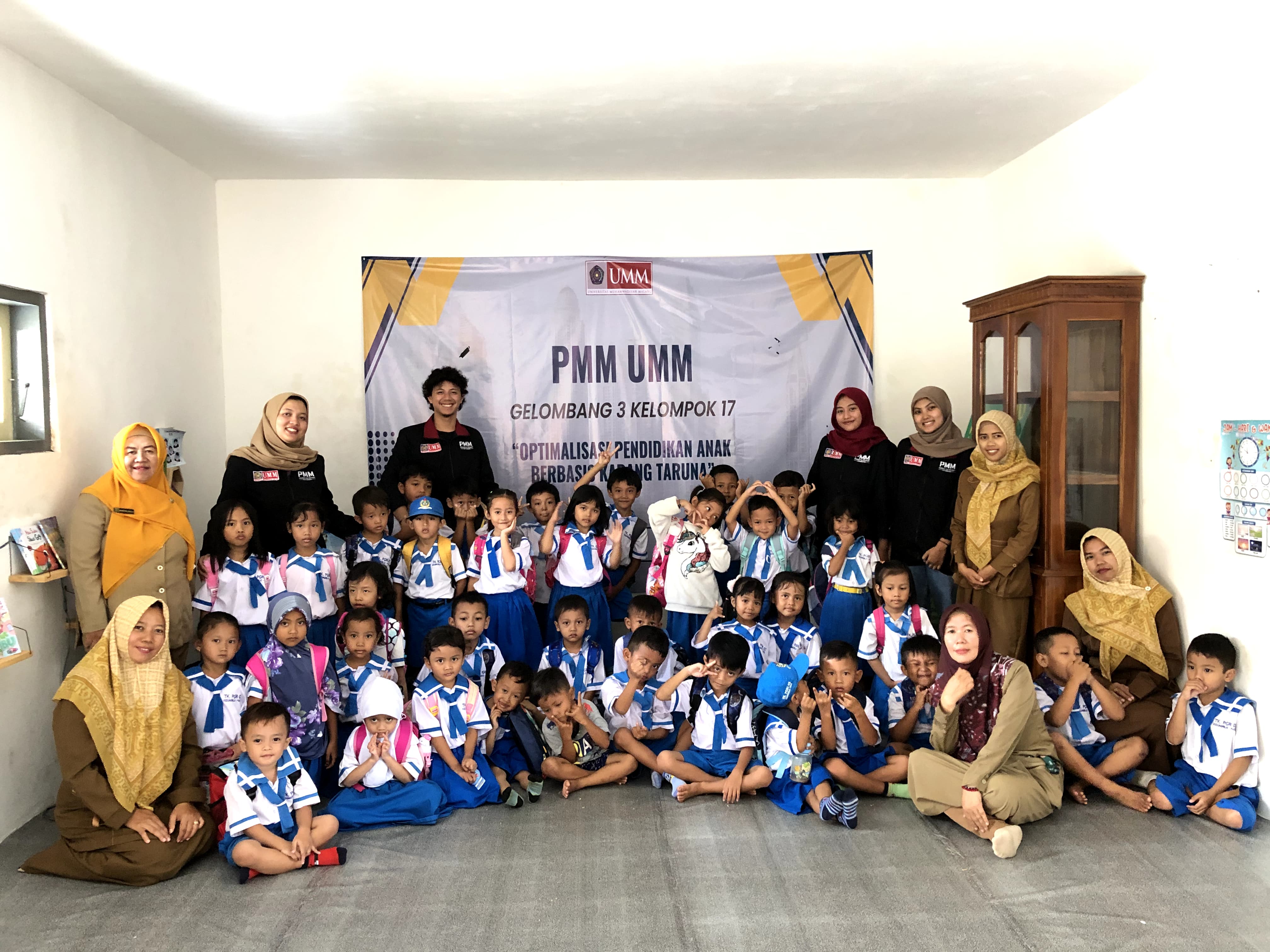 Malanghub - Berita - Mahasiswa PMM UMM Mendirikan Taman Baca di Desa ...