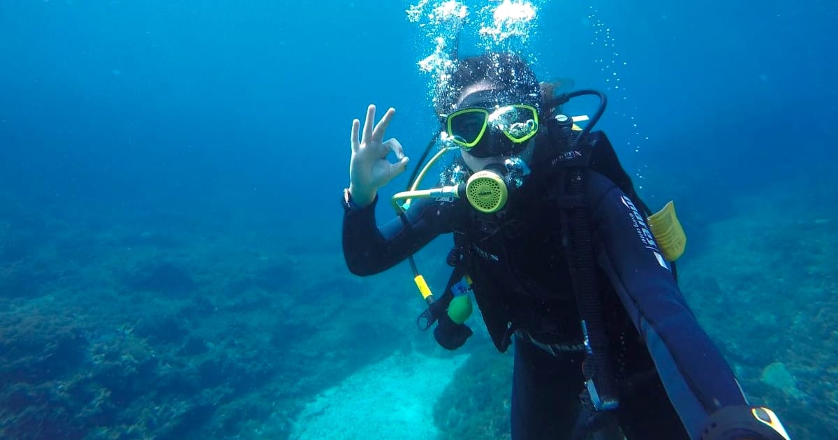 Discover Scuba Diving by boat from Cala en Blanes, Menorca | Manawa