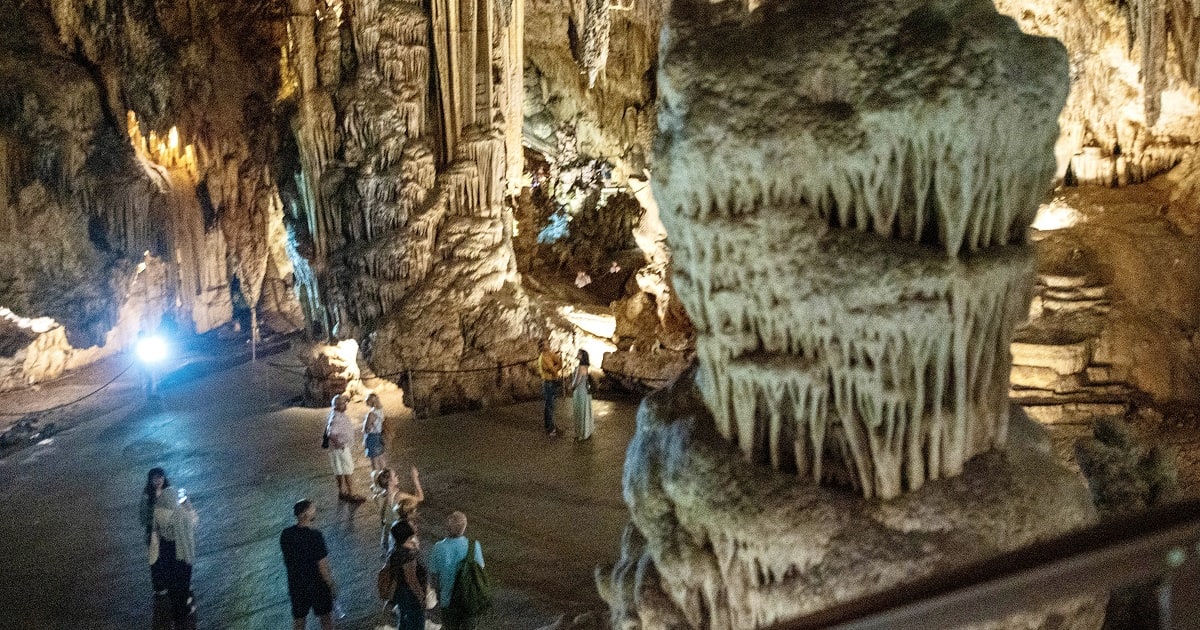 Visite guidée des grottes de Nerja et du village de Frigiliana, Malaga ...