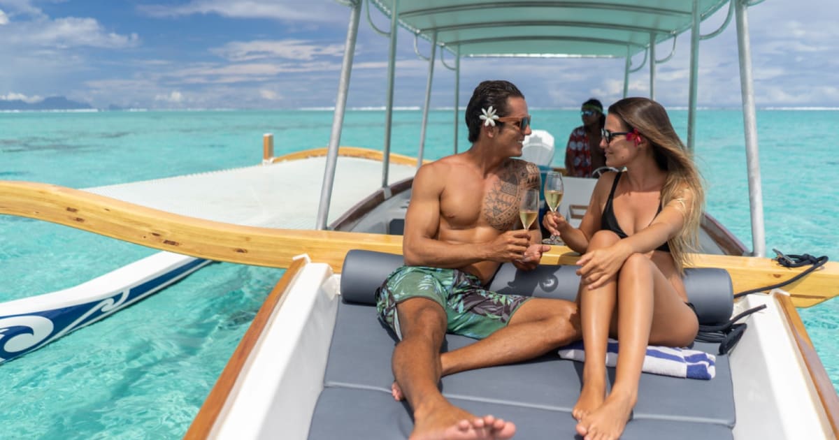 Private authentic Tahitian boat excursion in Bora Bora | Manawa