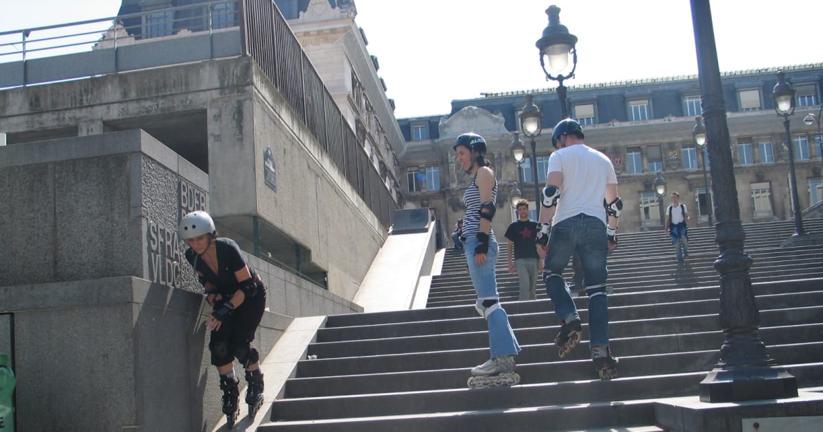 Rollerblading lessons on the Place de la Bastille, Paris | Manawa