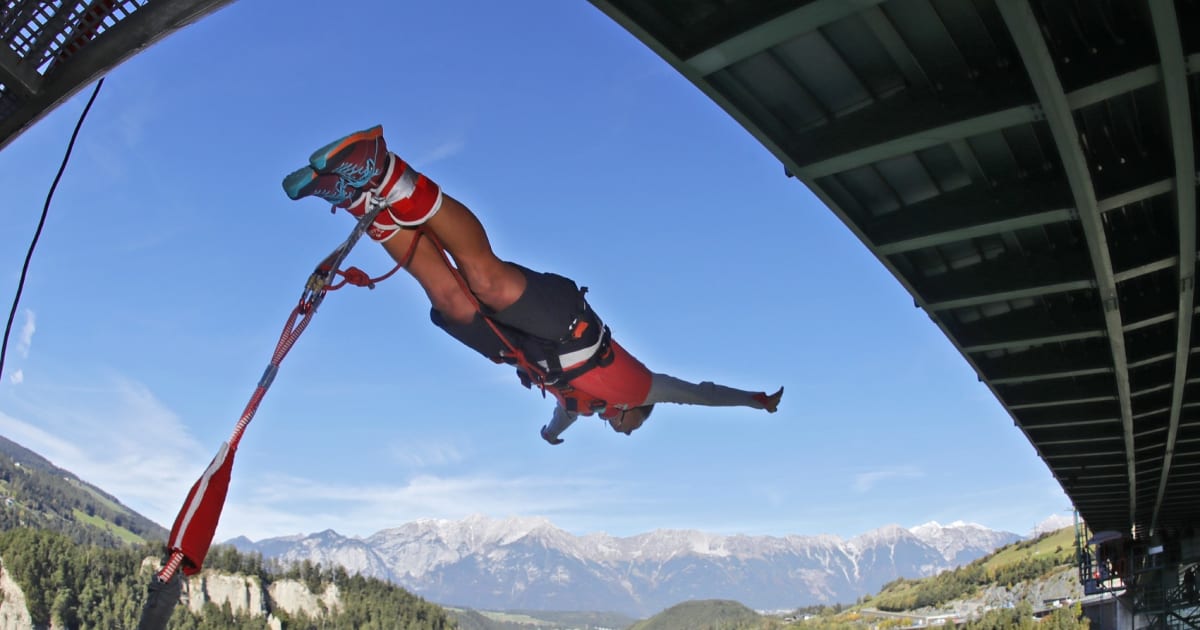192 metre bungee jump off the Europabrücke (Europe Bridge), Innsbruck ...