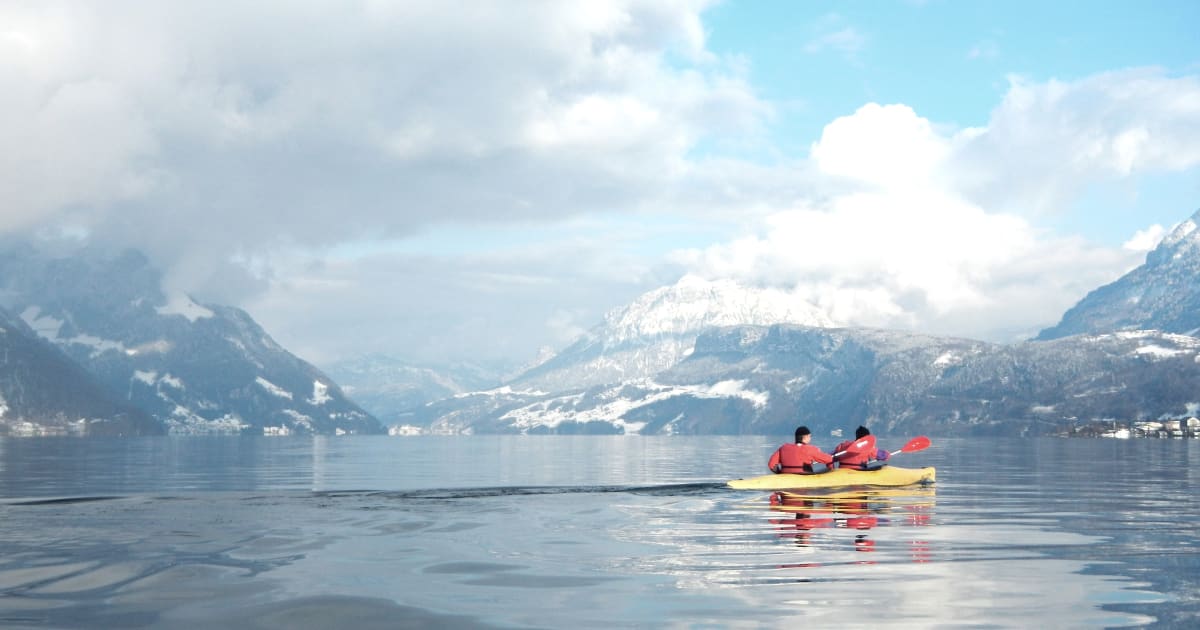 Excursion hivernale privée en kayak de mer sur le lac des Quatre ...