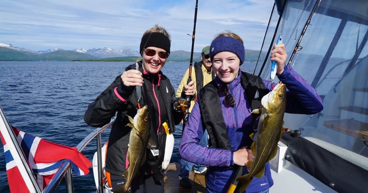 Fishing Trip in a Luxury Catamaran from Tromsø | Manawa