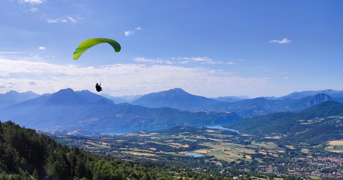 Baptême de parapente au-dessus du lac de Serre-Ponçon | Manawa