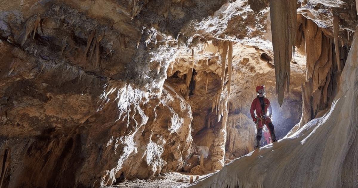 Introduction to caving in the Salamandre cave near Uzès, Gard | Manawa