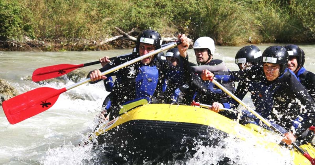 Adventure rafting: rapids class III - Rafting down the Genil River in ...