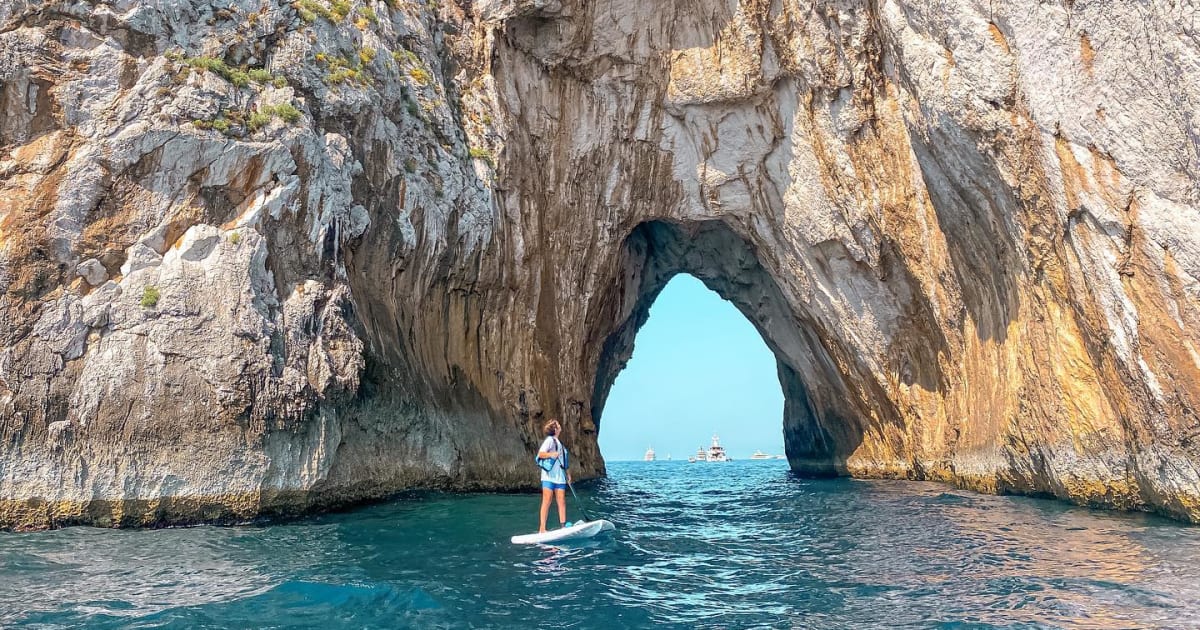 1.5-hour tour - Guided SUP Tour to Capri's Sea Caves | Manawa