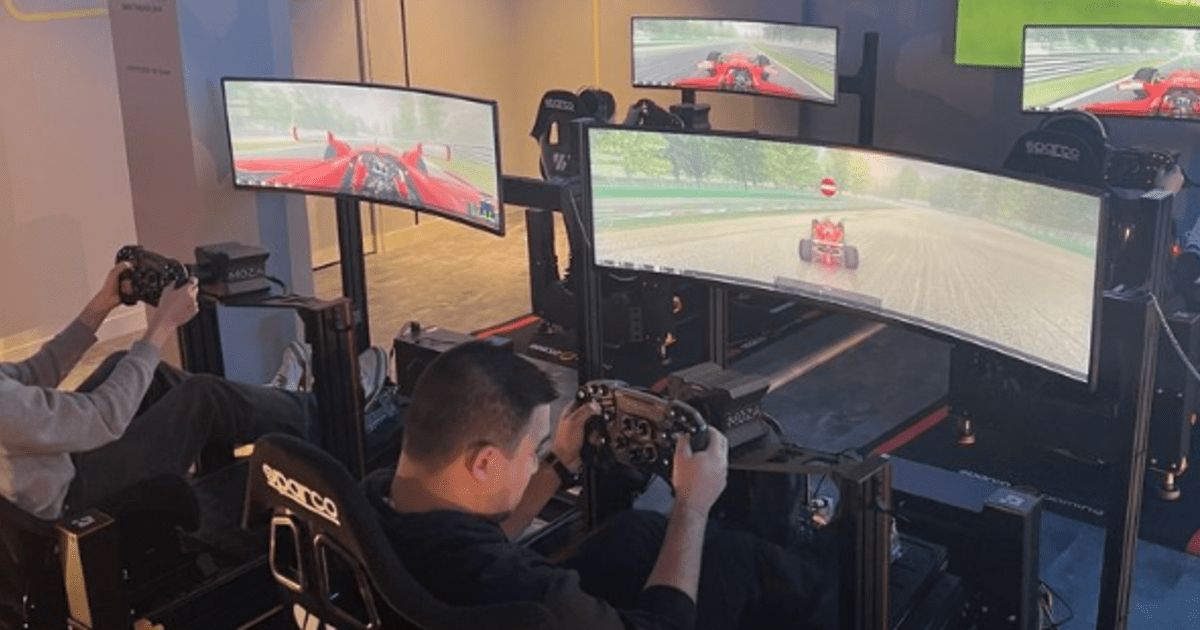 Dynamic simulator | 45 minutes session - Car racing simulator in Paris ...