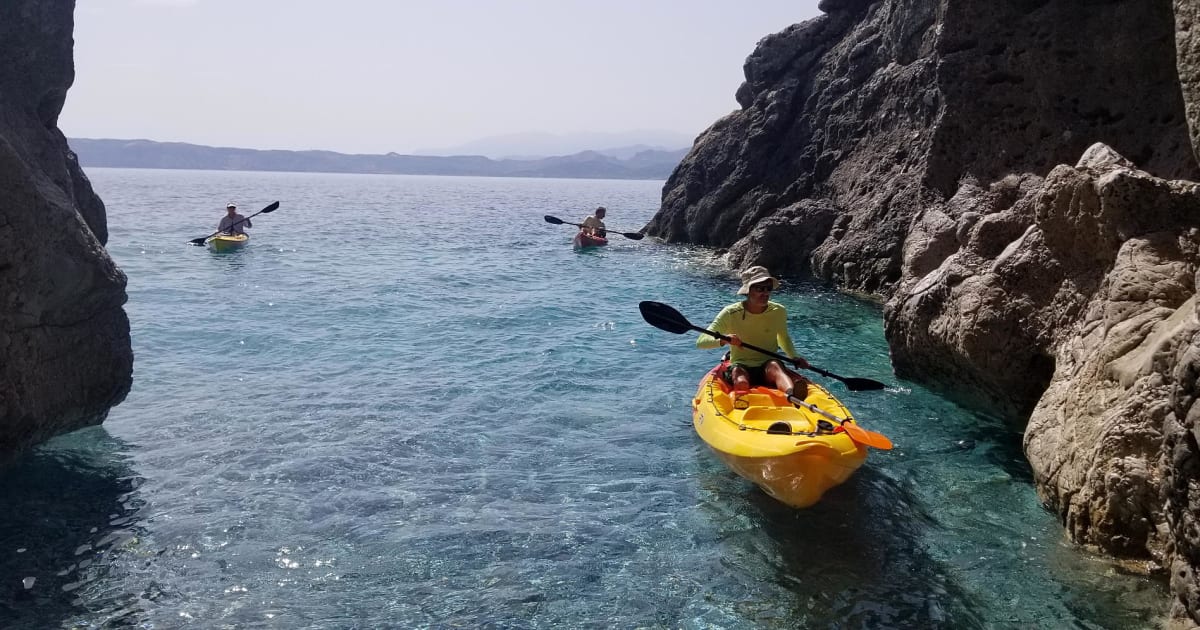 Excursión para principiantes en kayak de mar desde la playa de ...