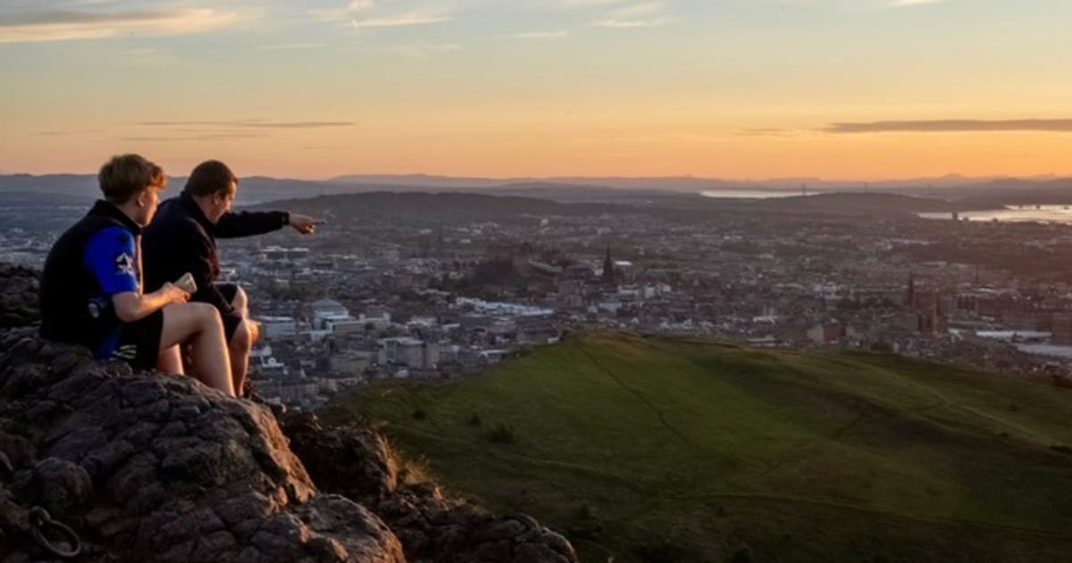 Sunset Hike up Arthur's Seat, from Edinburgh | Manawa