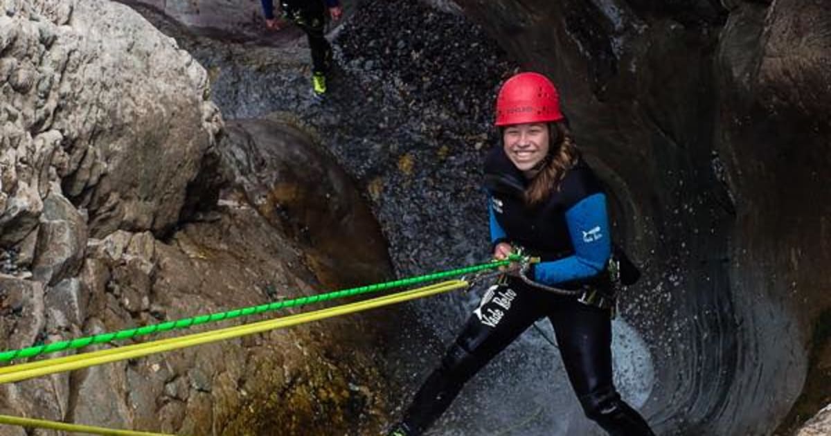 Canyoning in La Mela o Abdet Canyon in Guadalest, Alicante | Manawa
