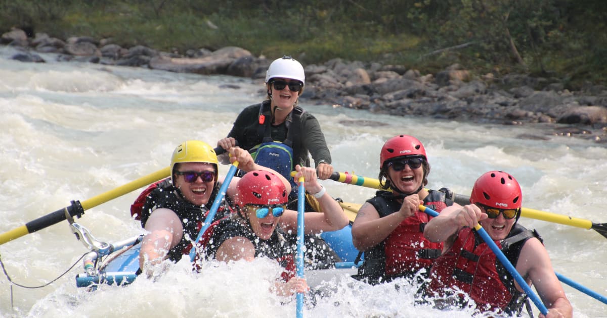 Rafting down the Sunwapta river in Jasper National Park | Manawa