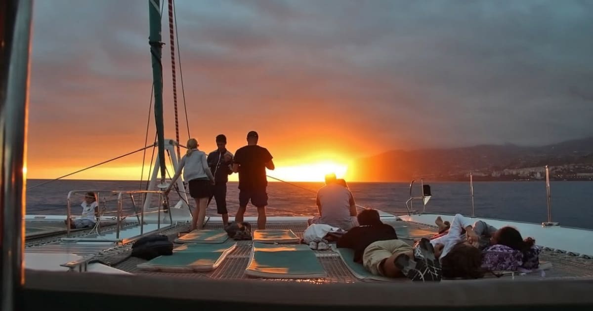Excursion en catamaran au Cap Girão au coucher du soleil depuis Funchal ...
