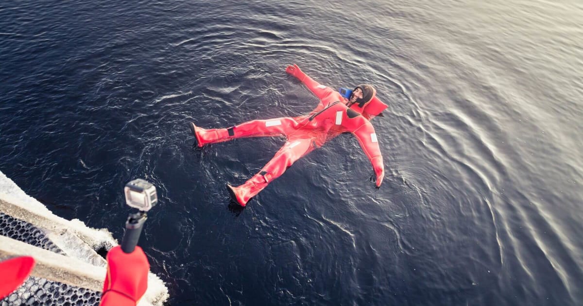 Daytime Arctic Ice Floating from Rovaniemi | Manawa