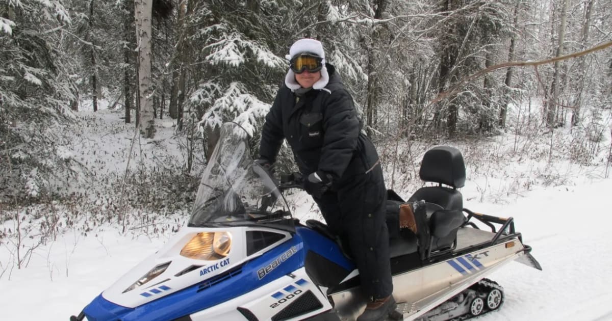 Guided backcountry snowmobile tour in Fairbanks, Alaska | Manawa
