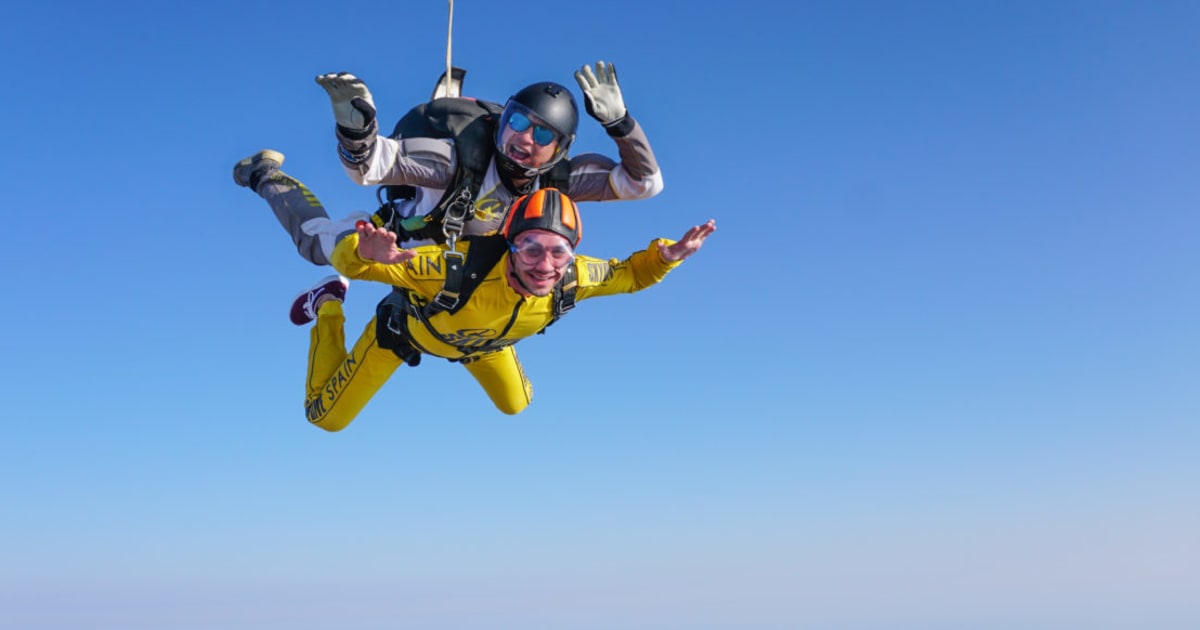 Guide to the best places to go skydiving in Spain | Manawa