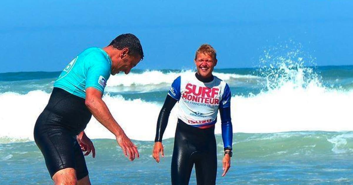 Private surf lessons on Ilbarritz beach in Bidart | Manawa