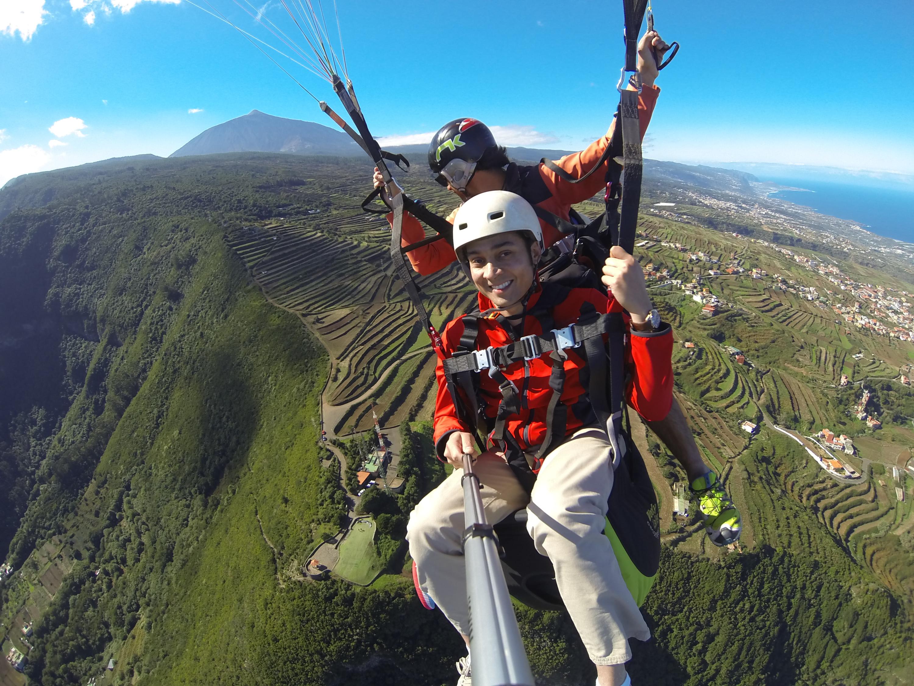 Tandemflug mit dem Gleitschirm - Tandem-Gleitschirmflug vom Mirador de ...