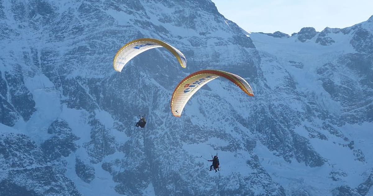 Top 7 Paragliding Destinations in Switzerland | Manawa