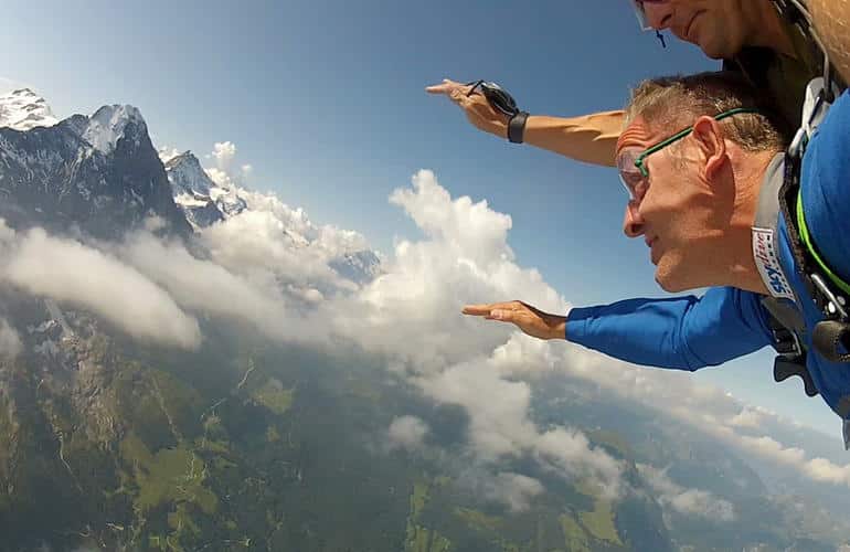 Top 12 Skydiving Locations in the World | Manawa