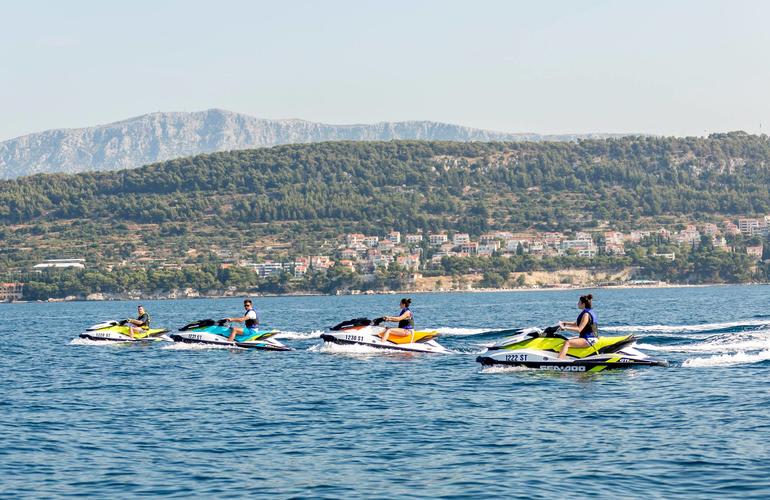Jet skiing for beginners: All you need to know! | Manawa