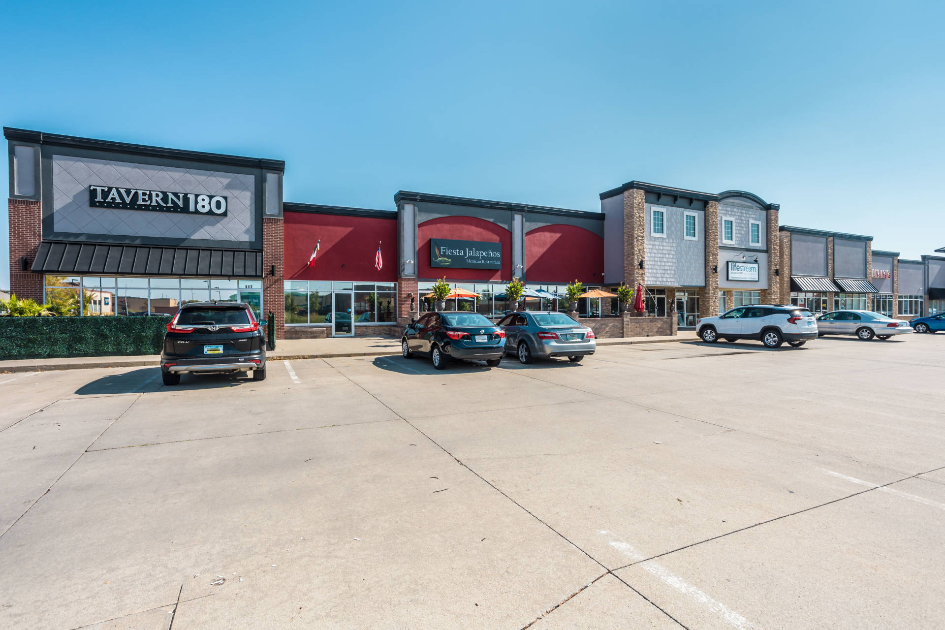 Georgetown Plaza, 1975 N Ankeny Blvd | JLL Properties - US