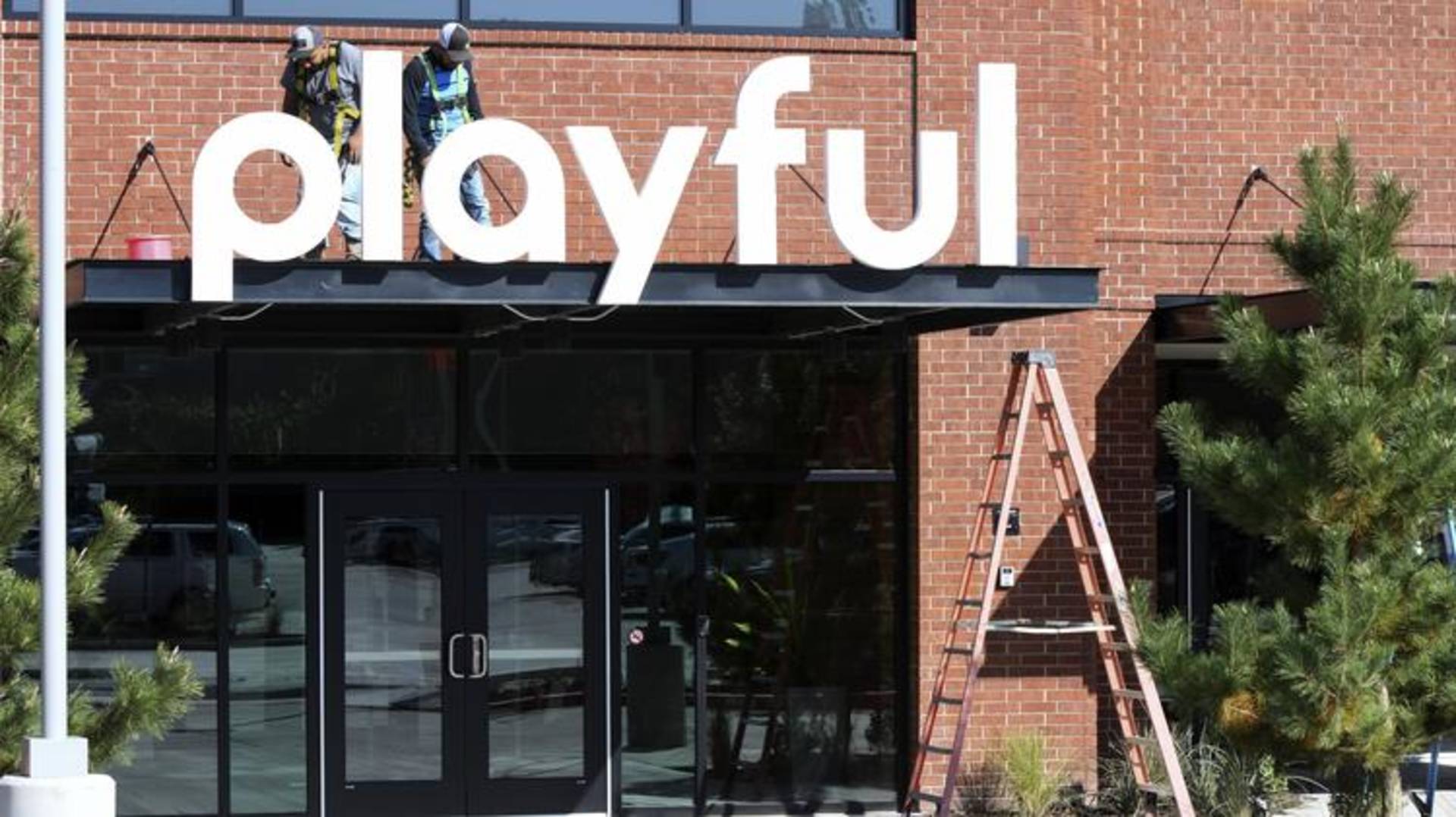 300 E Davis St | JLL Properties - US