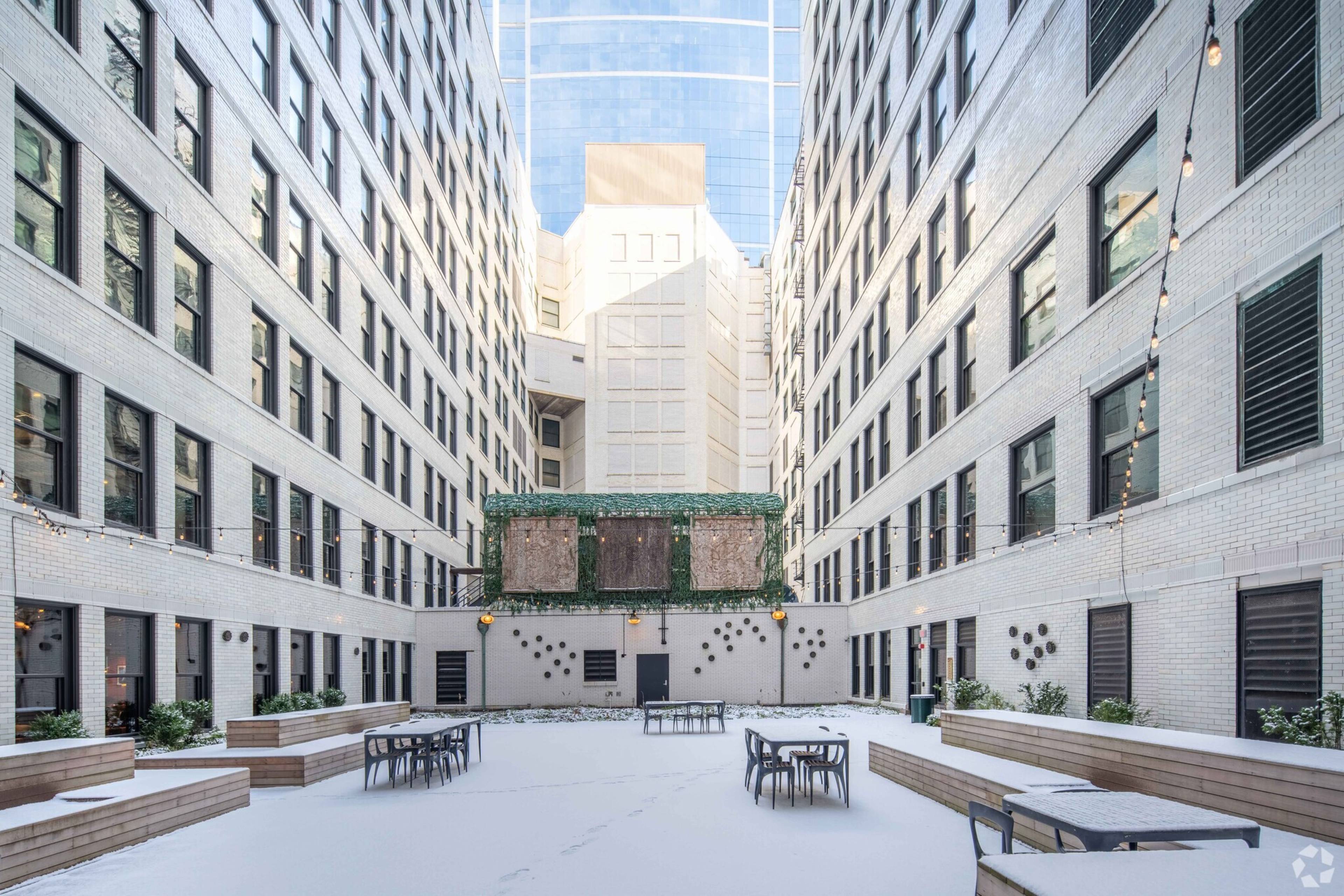 The National, 125 S Clark St | JLL Properties - US