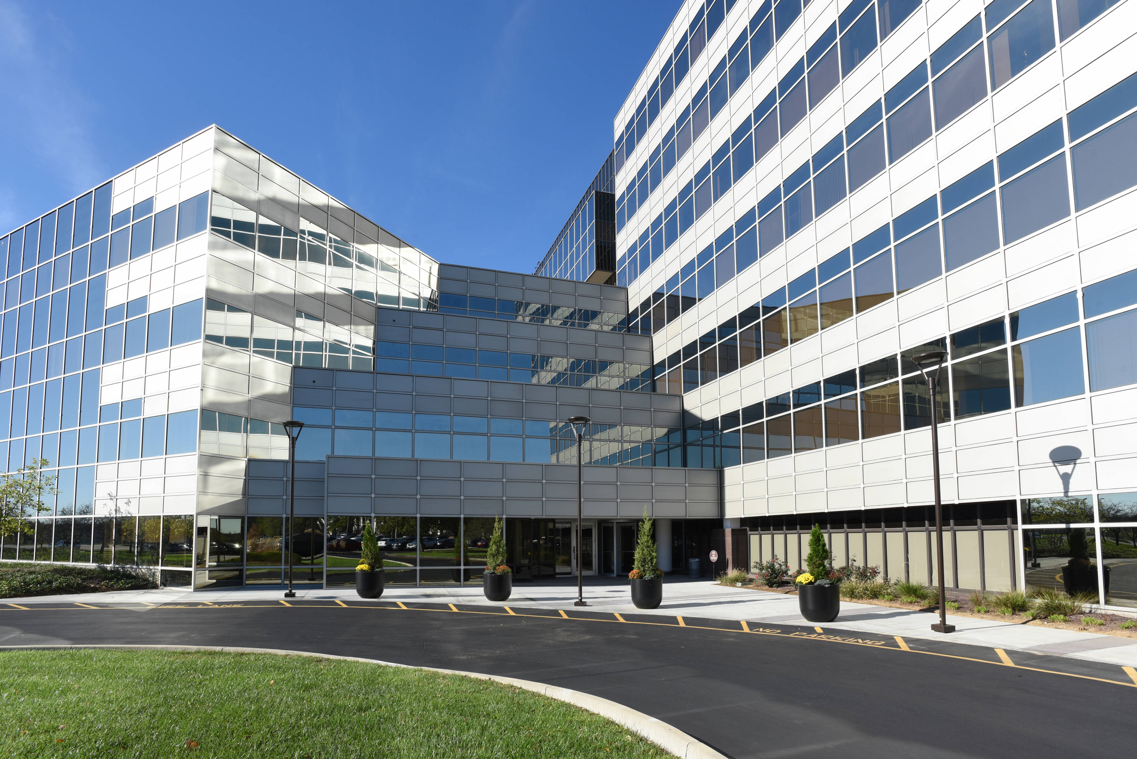 Lake Forest Place, 4445 Lake Forest Dr | JLL Properties - US