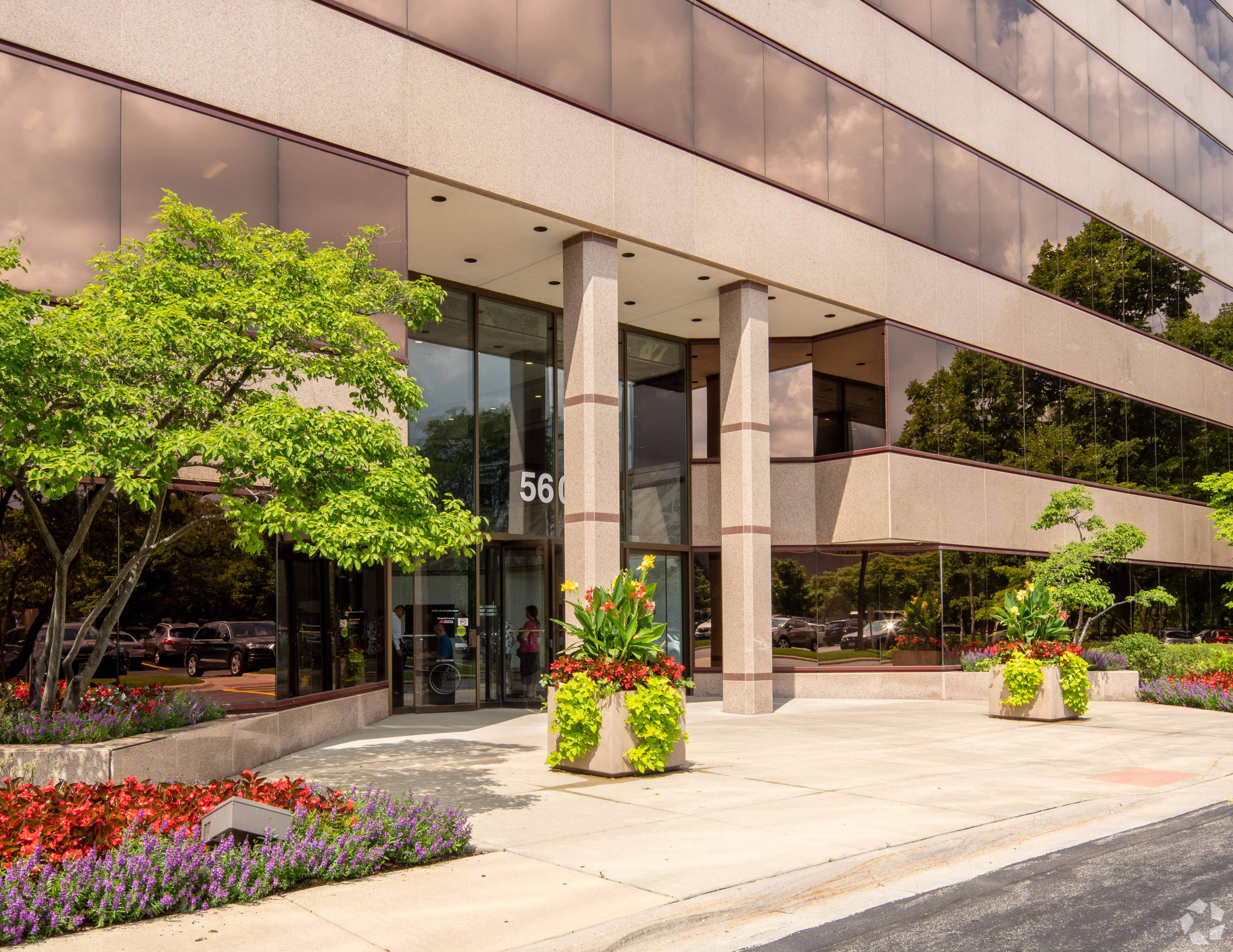 Columbia Centre I, 5600 N River Rd | JLL Properties - US