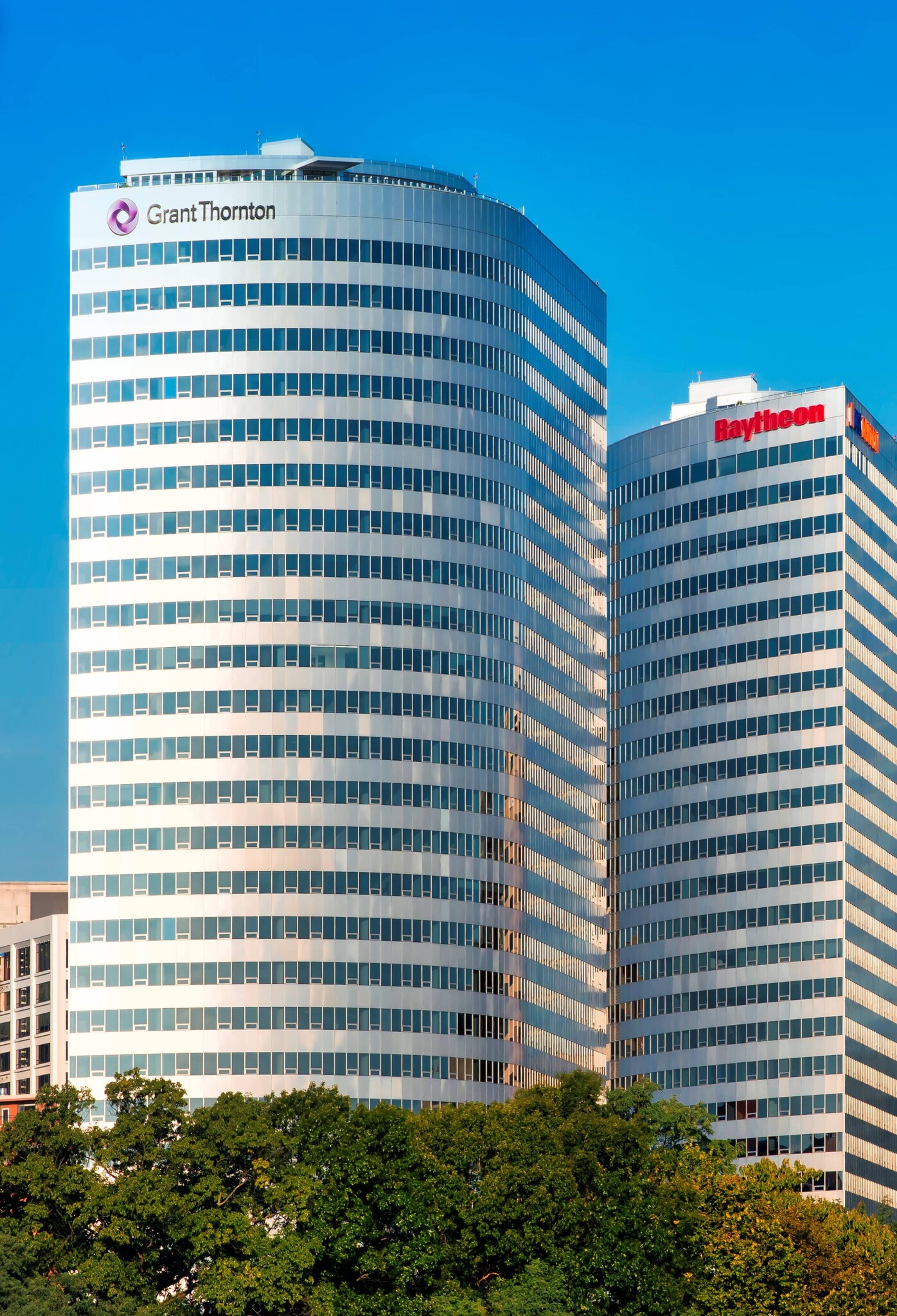 Twin Towers, 1000 Wilson Blvd | JLL Properties - US
