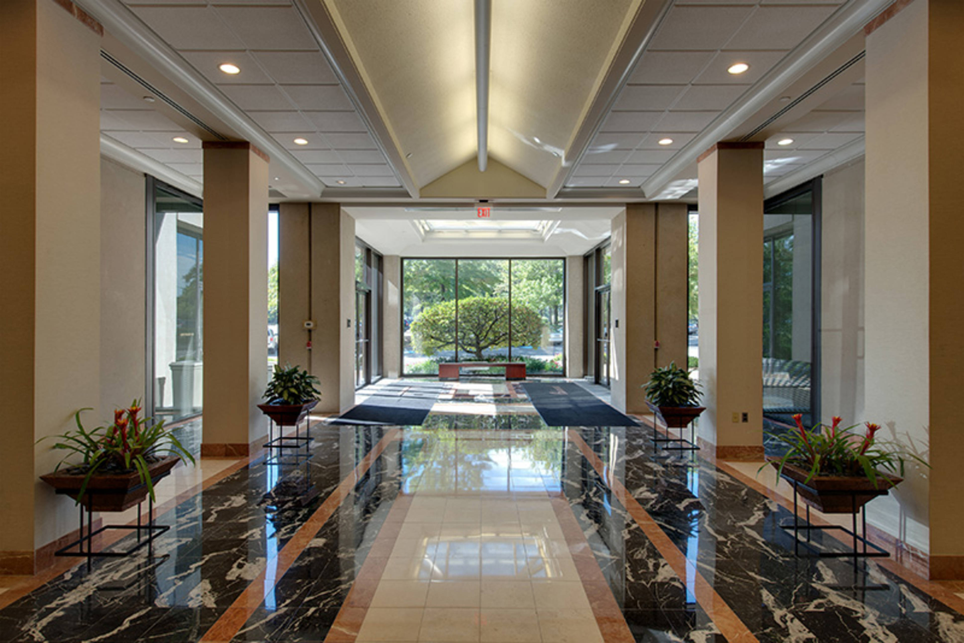 Oakwood Center, 11781 Lee Jackson Hwy | JLL Properties - US